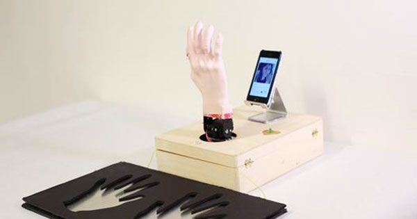 This Robot’s Pretty Bad at Tinder, But I’m Even Worse