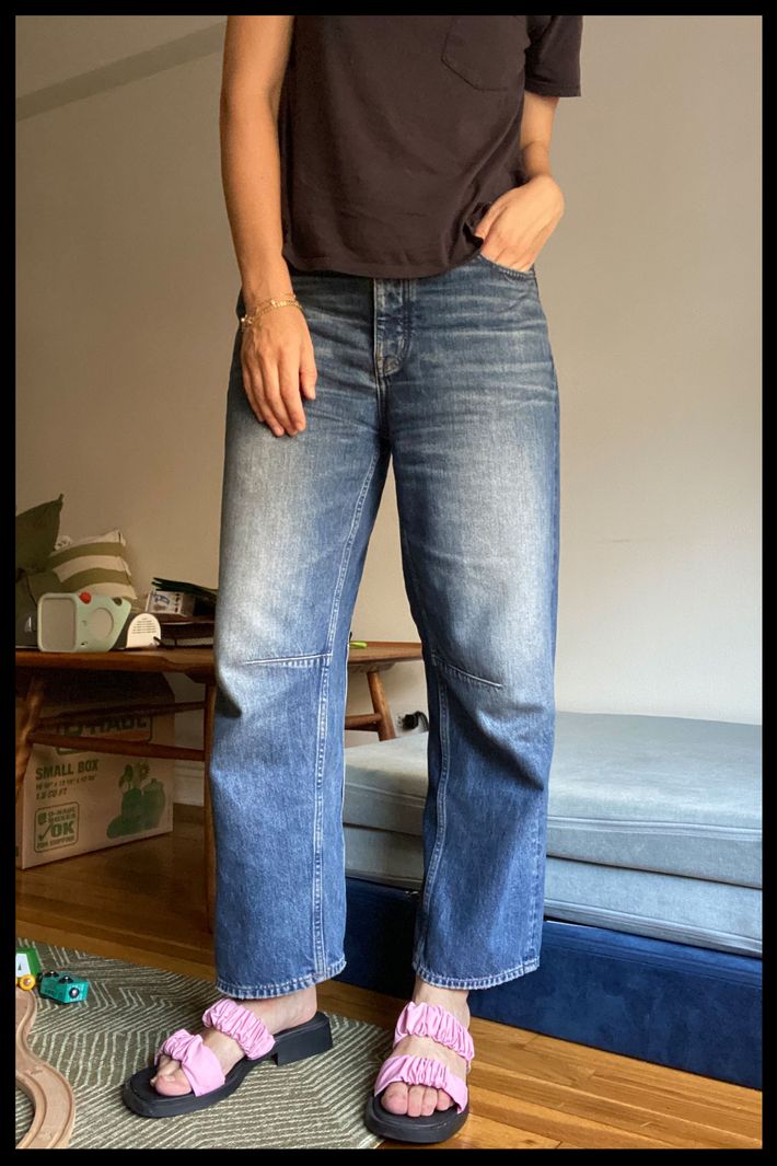 Madewell’s Popular Darted Barrel-Leg Jeans | The Strategist