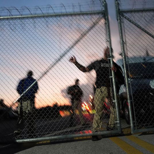 Joe Rogan Won’t Leave His House to Interview Kamala Harris