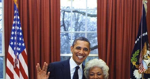 See President Obama Flash the Vulcan Salute in the Oval Office With ...