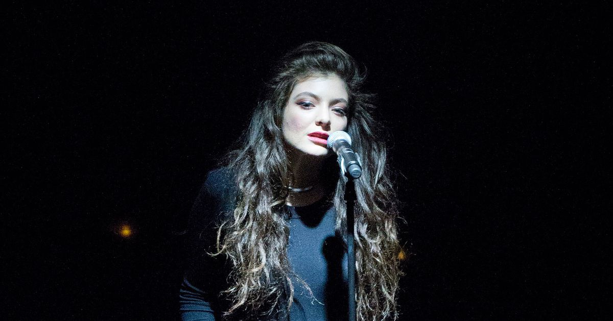 Lorde Wore 2 Colors at Once in Berlin