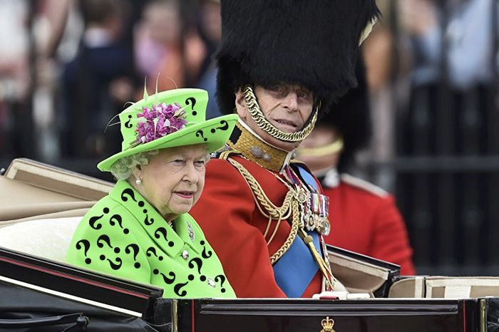 Photoshopped pictures of Queen wearing green screen suit
