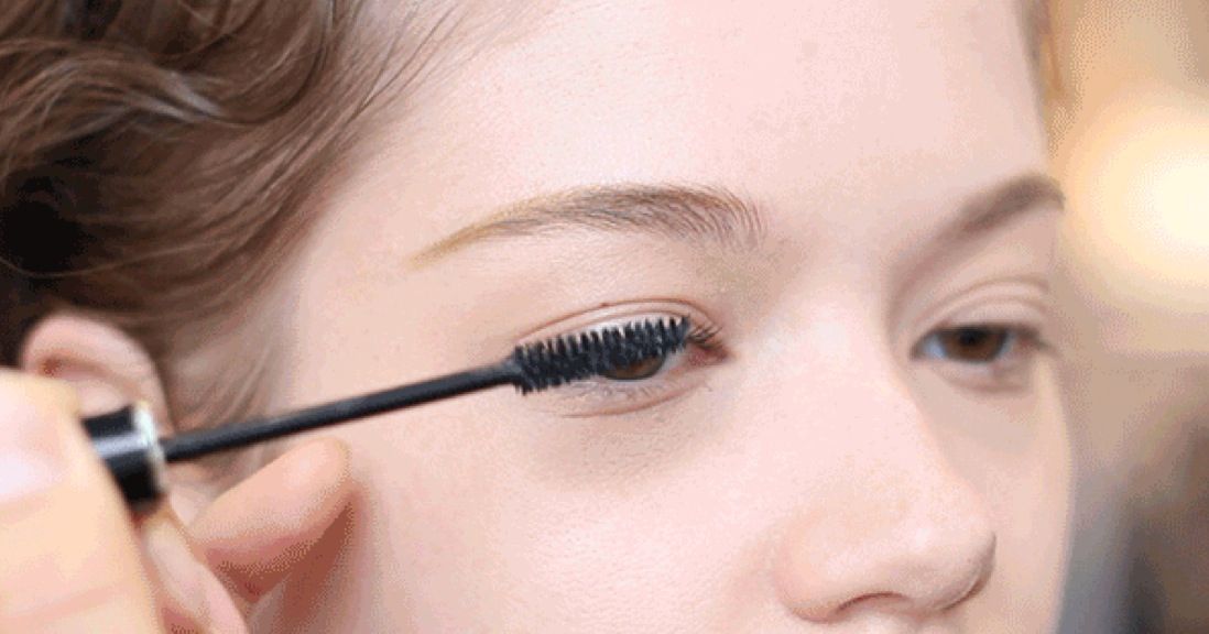 GIF Lesson: How to Apply Individual False Lashes
