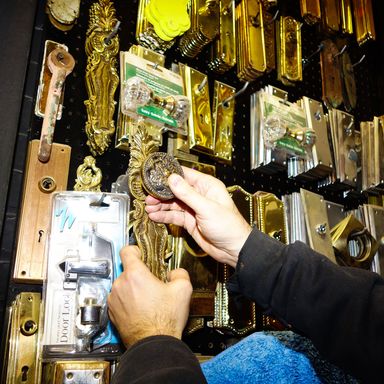 Photos: We Visited Saturday Night Live’s Set-Building Factory ...