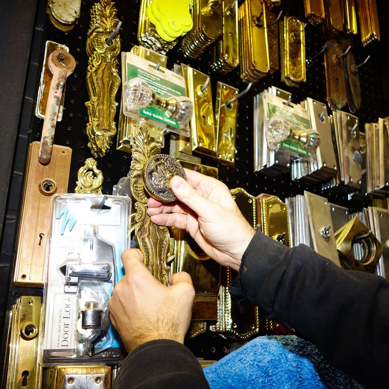 Photos: We Visited Saturday Night Live’s Set-Building Factory ...