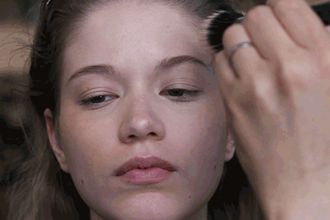 GIF Lesson: How to Correctly Apply Bronzer