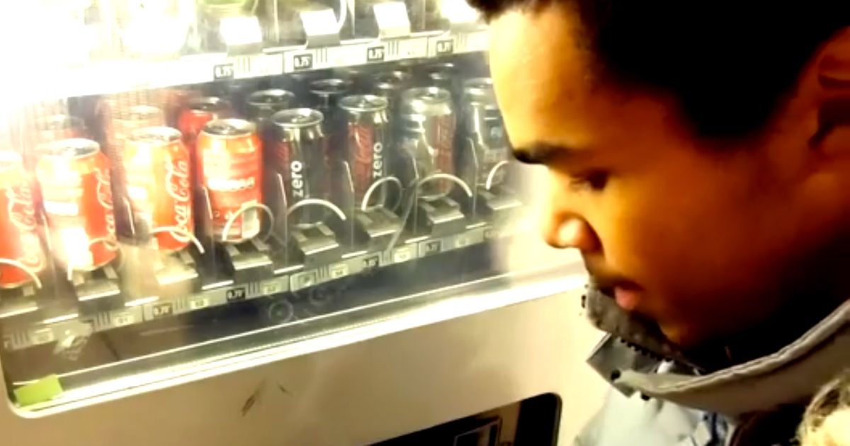 Here’s How to Hack a Vending Machine With a Homemade Robot