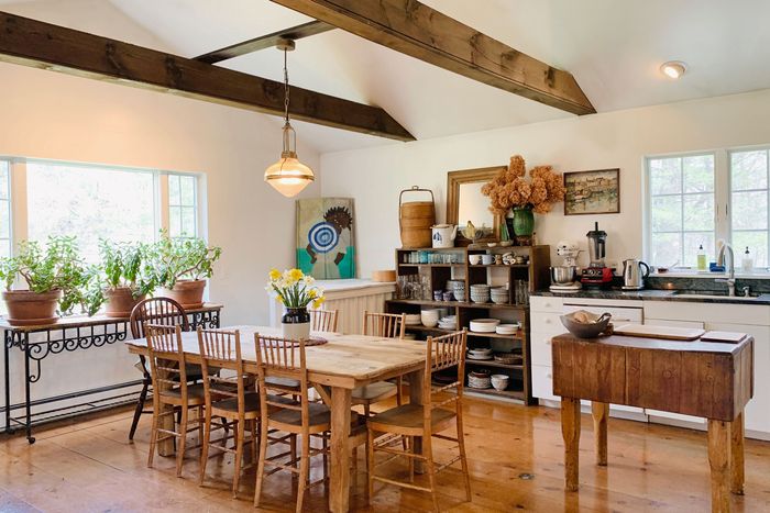 Tour Designer Amny Leuthold’s Carriage House in Woodstock