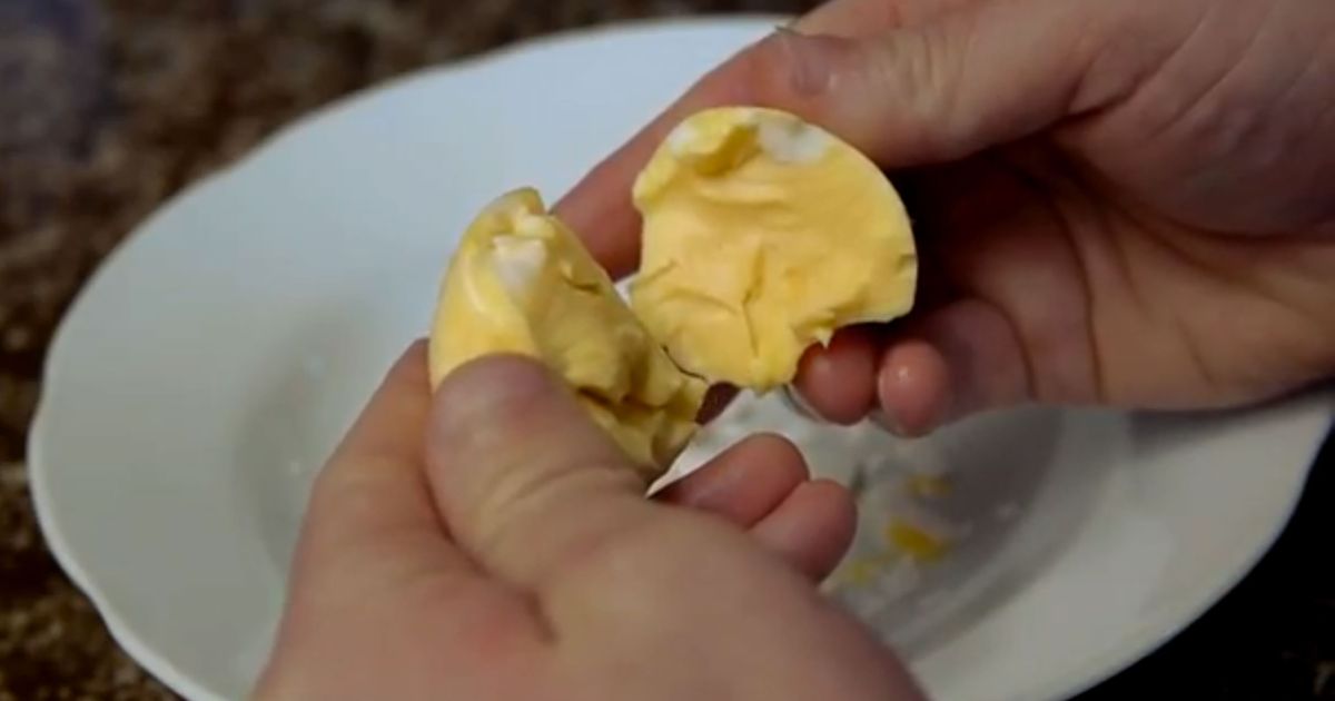 Here’s How to Magically Cook Scrambled Eggs in the Shell