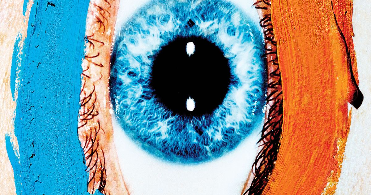 A Hyperpigmented Eye Shadow for a Gaga-Worthy Look