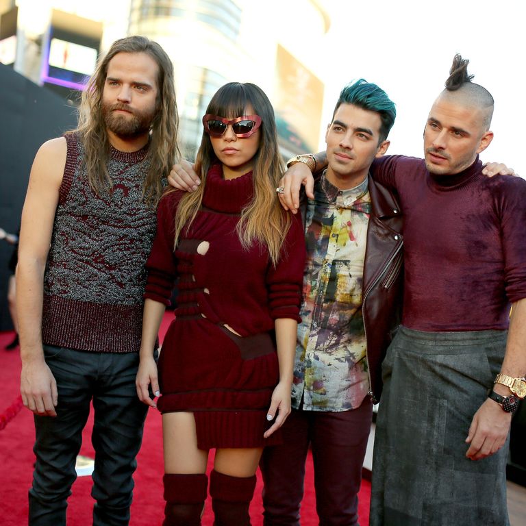 See All the American Music Awards Looks