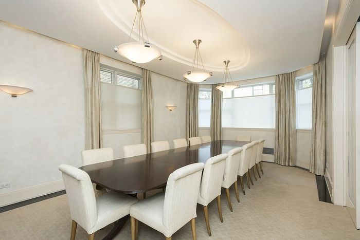 Inside the Last Private Co-op Restaurants on Fifth Avenue