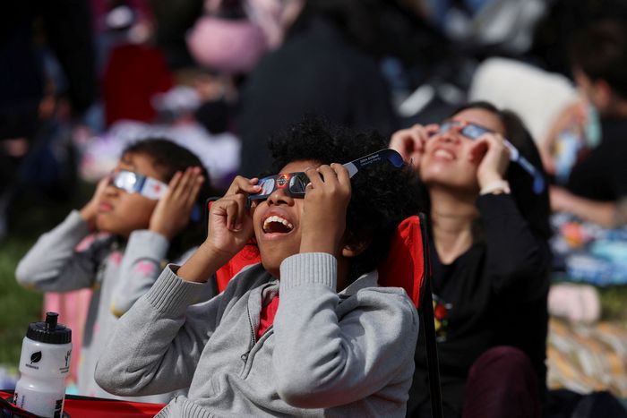 New Yorkers Watching the Solar Eclipse: See Photos