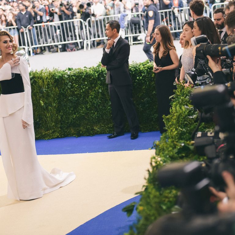 Met Gala 2017: Behind-the-Scenes Photos From the Red Carpet