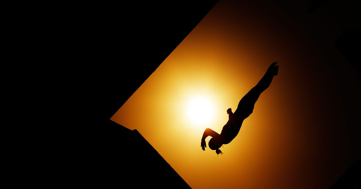 Photographer Freezes the Midair Moments of Olympic Divers