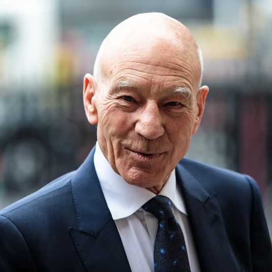 Outlander’s Stephen Walters on Kissing Claire and Having a Mouth Full ...