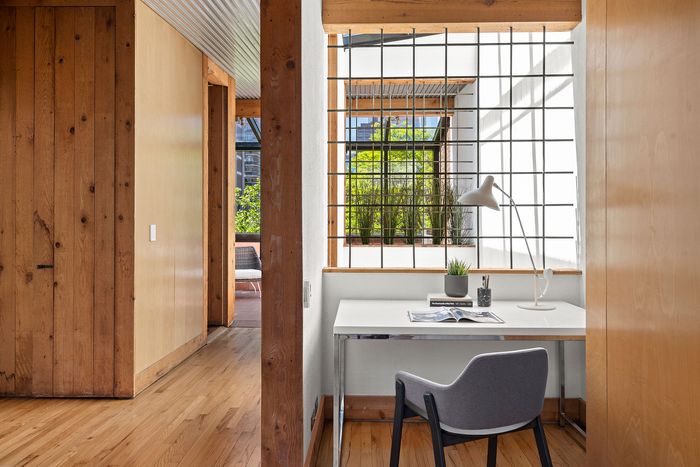 A Lenox Hill Townhouse With an Eccentric Sculptural Railing