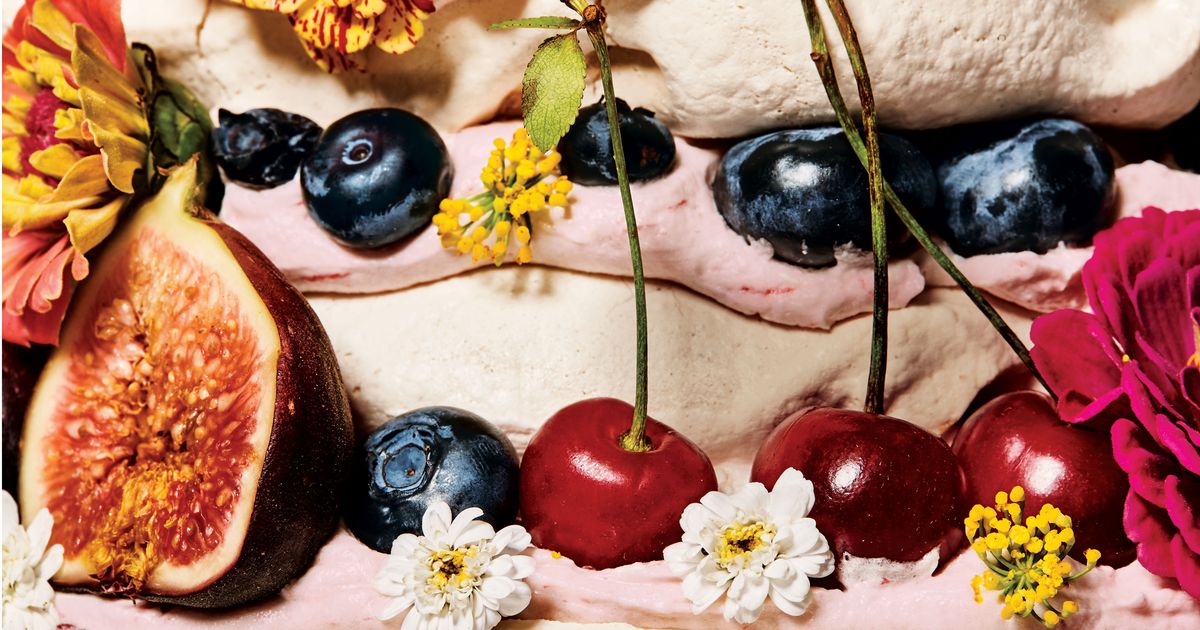 Perfectly Imperfect Wedding Cakes