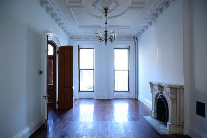 Tour a Brooklyn Brownstone With a London Feel