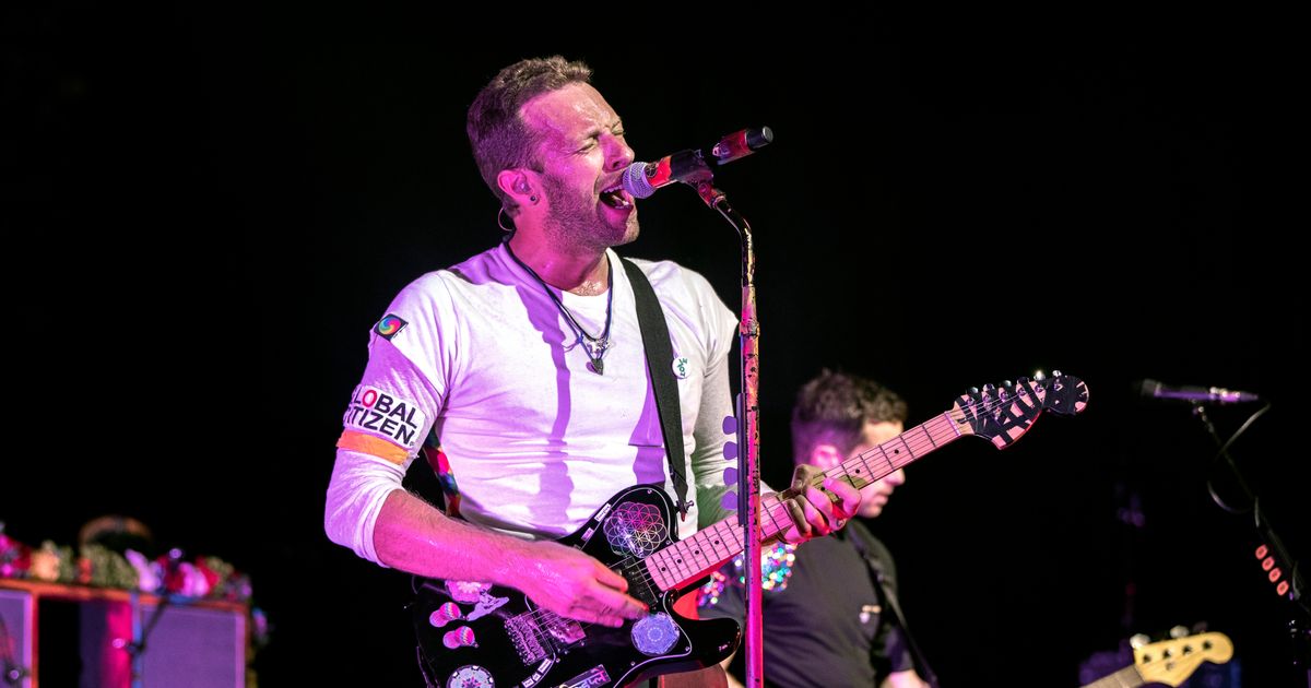 Chris Martin Sings ‘Last Christmas’ in Honor of George Michael