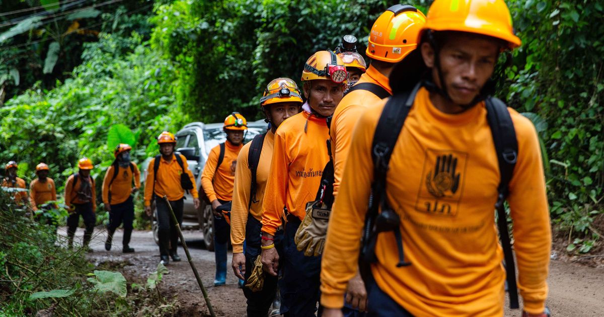 Diver Dies Trying to Save Thai Soccer Team Trapped in Cave