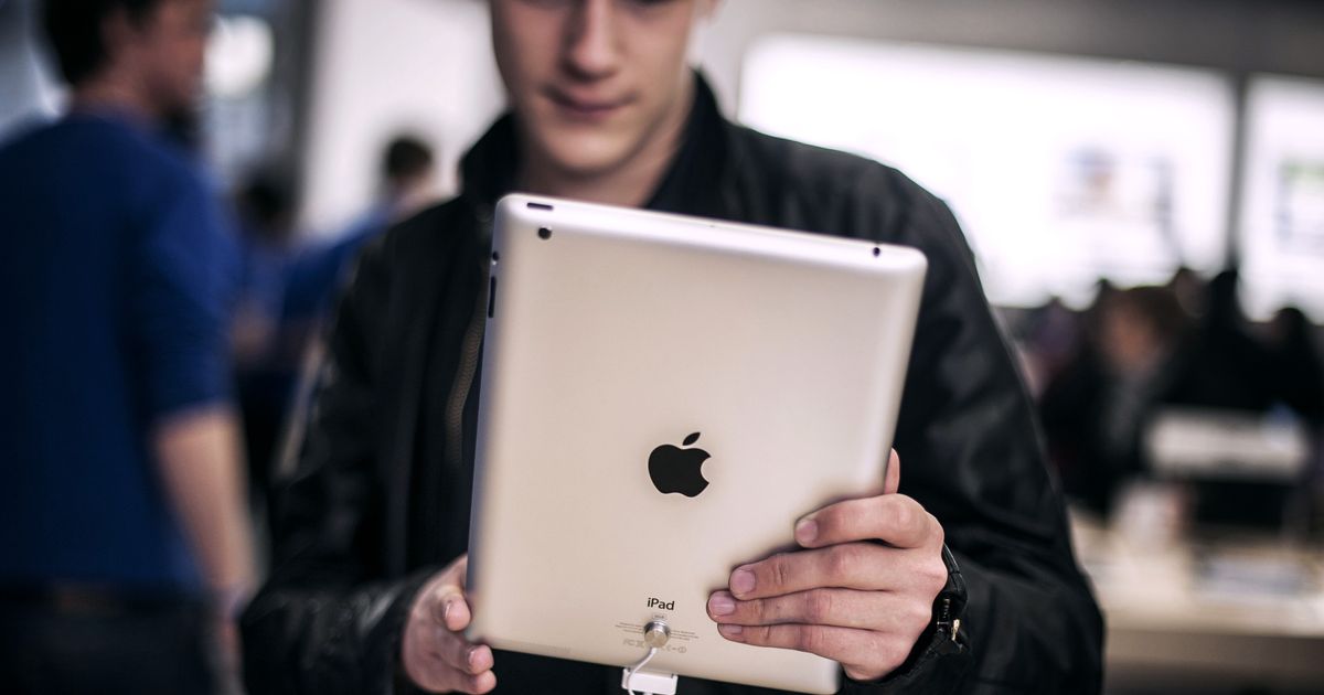 Man Finds the Very Worst Use for an iPad