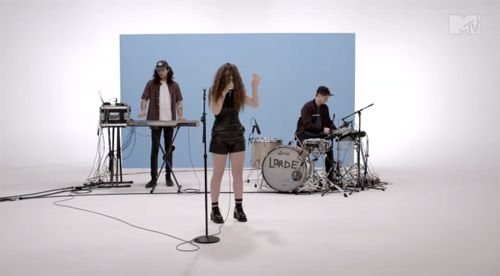 A Complete GIF Guide to Lorde’s Dance Moves