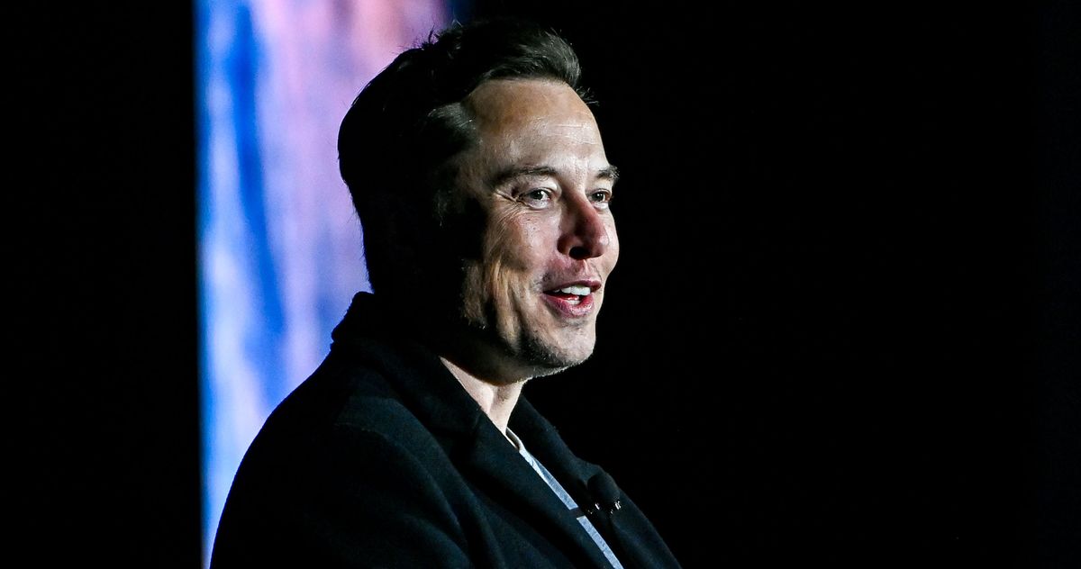 Elon Musk Gets Booed at Dave Chappelle Comedy Show