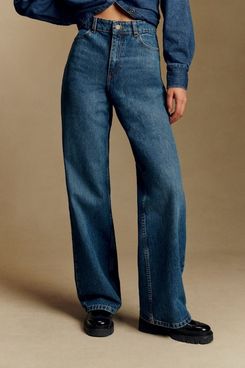 What Wide-Leg Jeans Is Everyone Wearing These Days? | The Strategist