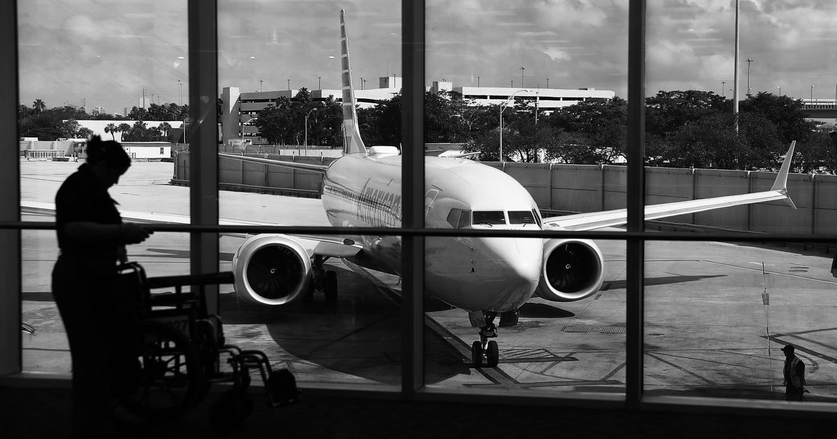 Pilot Arrested for Murder As Passengers Wait to Board Flight