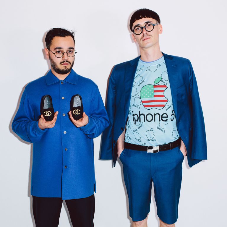 Slideshow: Diffusion-Line Art From the Collective DIS