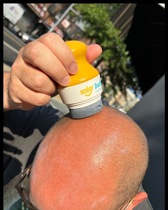 Solar Buddies Sunscreen Applicator Review | The Strategist