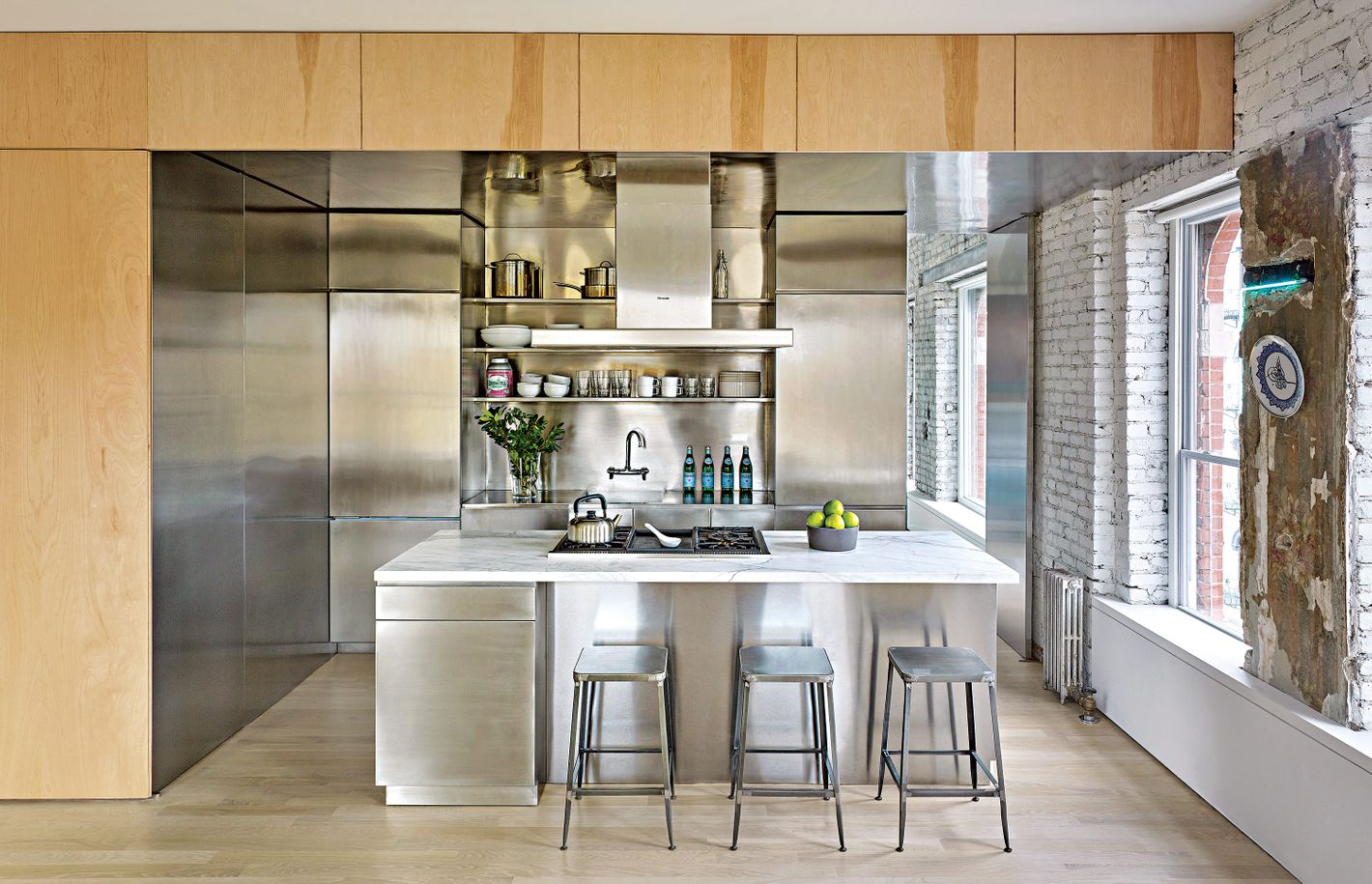 How to Host a Dinner Party for 40 in a NYC Apartment