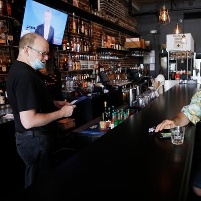 Florida’s Bars and Restaurants Can Fully Re-Open