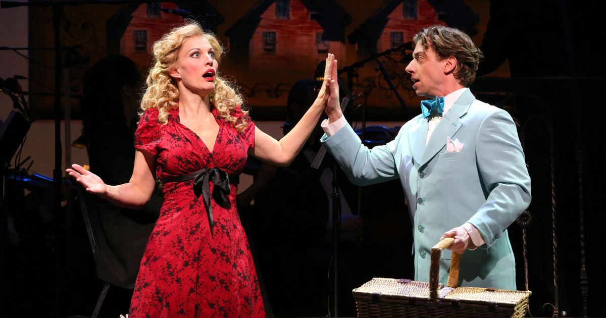 Theater Review: Trying to Breathe Life Into Little Me