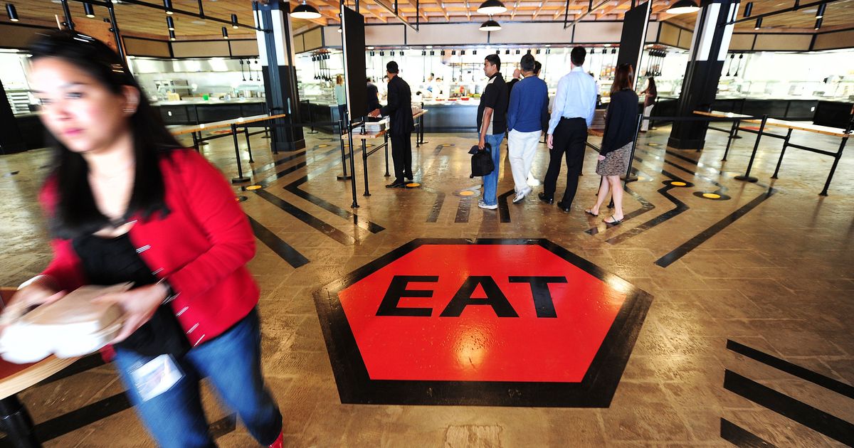 Facebook Cafeteria Workers Join Union to Help Improve Wages