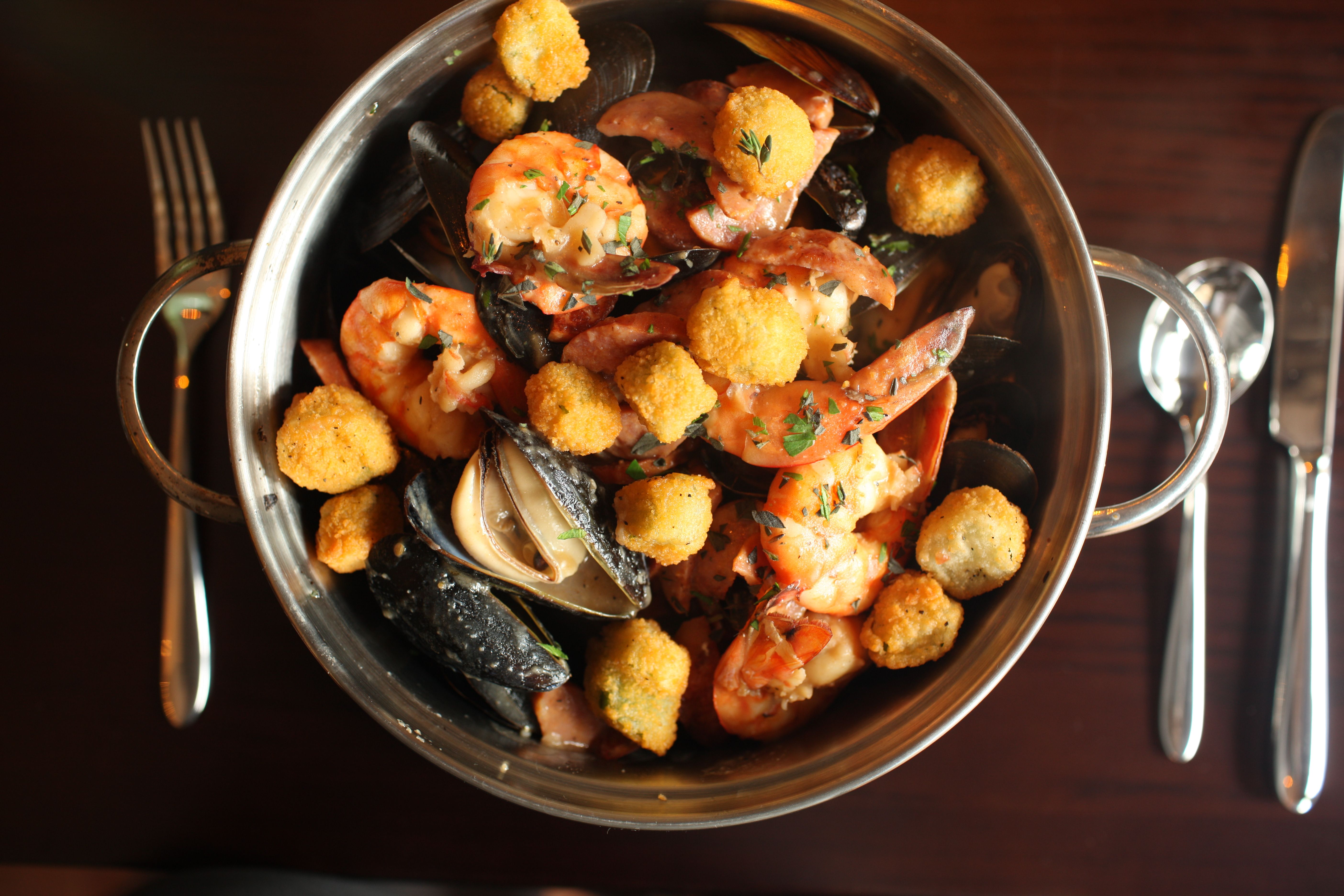 First Look at the Mussel Pot, Now Serving Buffalo Mussels