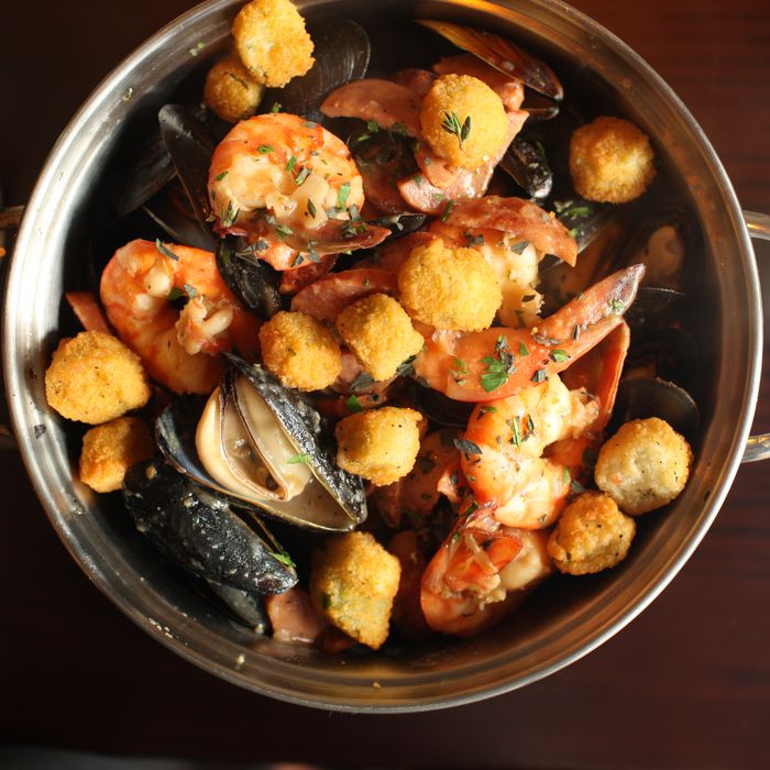 First Look at the Mussel Pot, Now Serving Buffalo Mussels