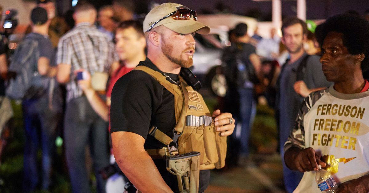 Heavily Armed Oath Keepers Show Up in Ferguson to Protect Right-Wing ...