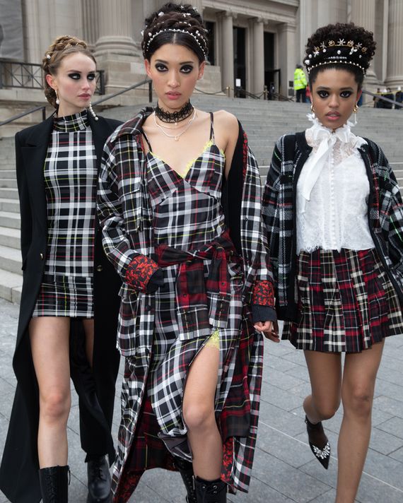 NYFW Fall 2021: The Best Beauty, Hair, and Makeup Looks