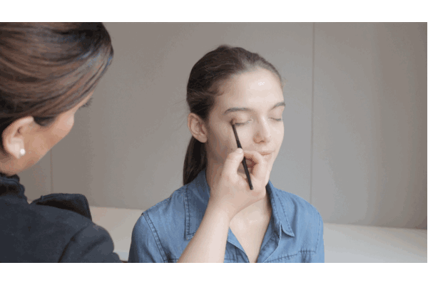 Here’s Proof That Yellow Eye Shadow Can Look Good
