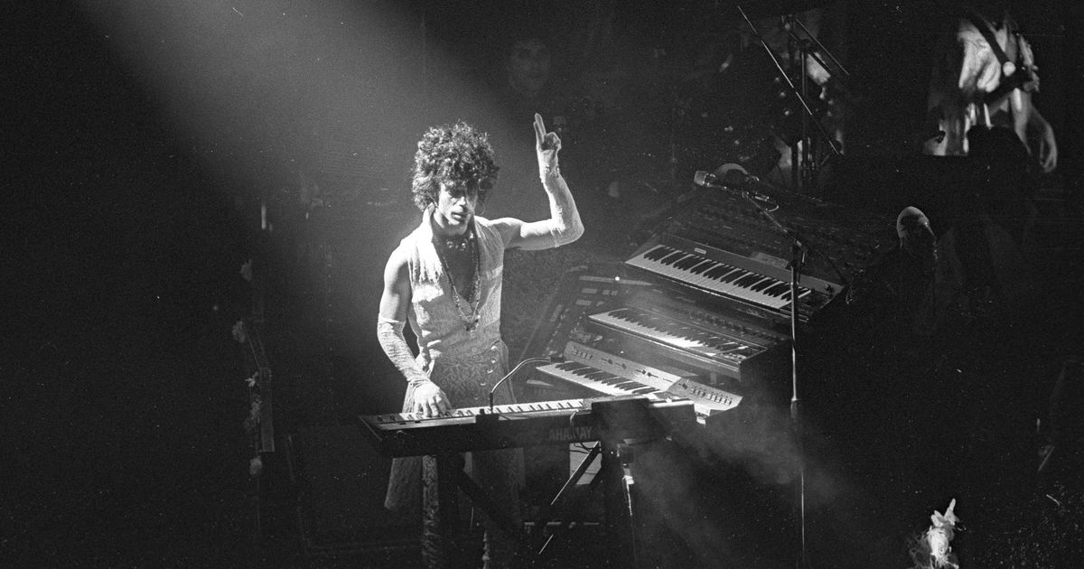 Some Fans Captured the Last Time Prince Performed ‘Purple Rain’