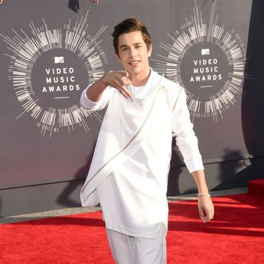 All the Looks From the VMAs Red Carpet