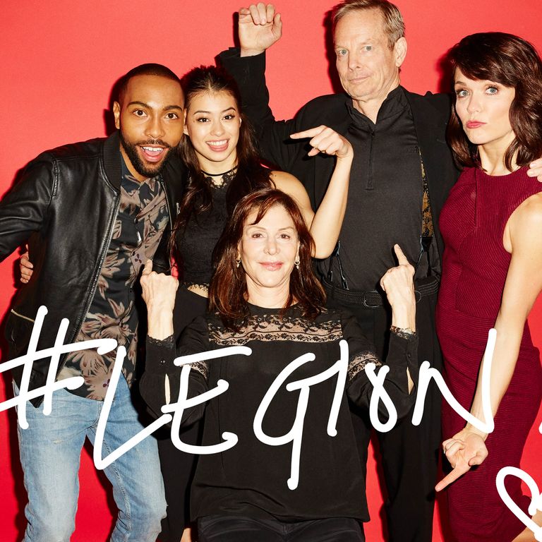 34 Photos of Your Favorite Stars Backstage at New York Comic Con 2016 ...