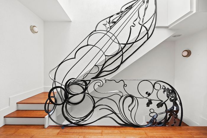 A Lenox Hill Townhouse With an Eccentric Sculptural Railing