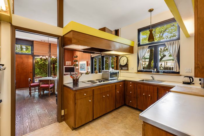 Frank Lloyd Wright–Inspired House in Jamaica Estates Queens