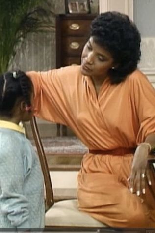 Visit a Blog Dedicated to Clair Huxtable’s Best Looks