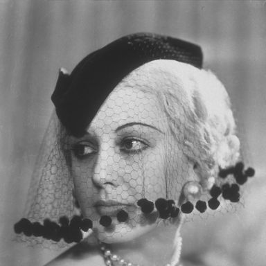 20 Vintage Photos of Beautiful Women in Veils