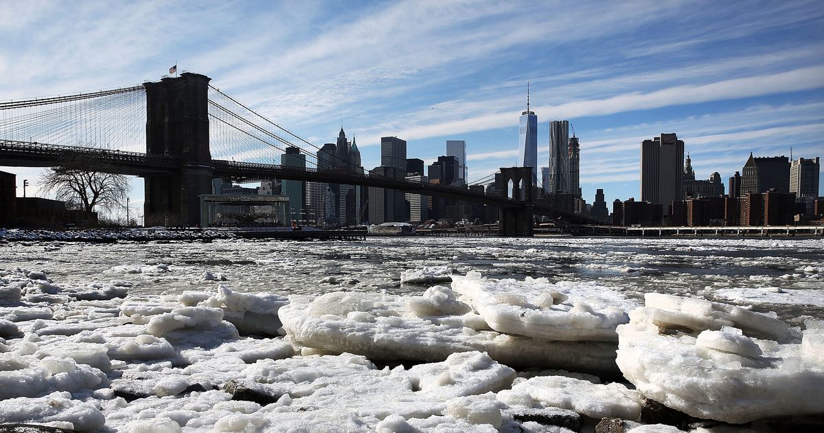 Watch Manhattan Slowly Become Surrounded by Ice