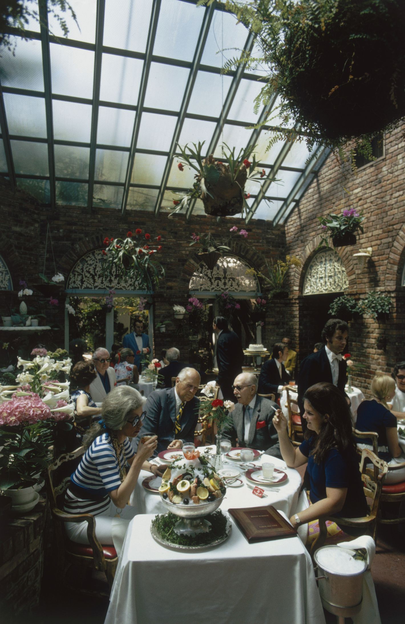 See Vintage Slim Aarons Photos of Lilly Pulitzer and Her Preppy Muses